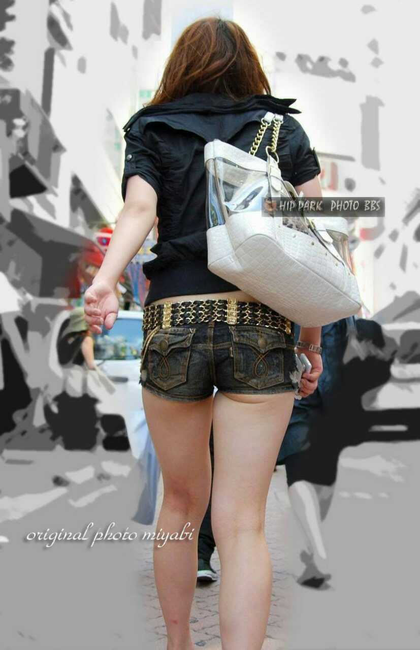 【街撮り】心も股間もホットになるホットパンツ・ショーパン街撮りエロ画像50枚 集めました。